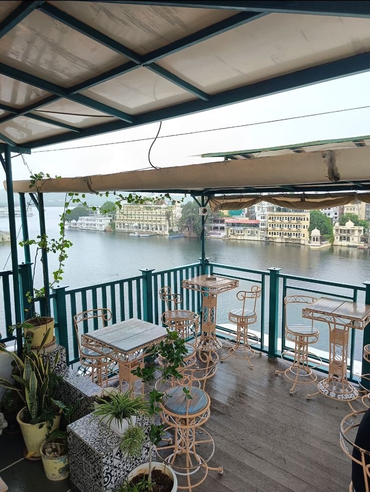 Cafés in Udaipur with the Best Lake Views - UDAIPURVLOGZ